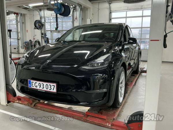 Melns Tesla Model Y 2021 Tartu, ar dzinēja tilpumu 0.00 L un nobraukumu 62 tūkst. km par 32999 €, foto 3 vietnē AUTOMOTO.COM.LV