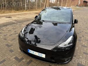 Черный Тесла Модель Y 2021 в Рига, объемом двигателя 0.00 л и пробегом 129 тыс. км за 30900 €, фото  на AUTOMOTO.COM.LV
