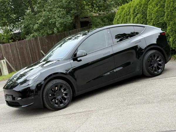 Black Tesla Model Y 2021 in Jurmala, with an engine capacity of 0.00 L and mileage of 87 thousand km for 29950 €, photo 6 on AUTOMOTO.COM.LV