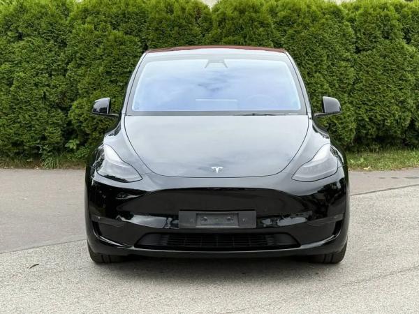 Black Tesla Model Y 2021 in Jurmala, with an engine capacity of 0.00 L and mileage of 87 thousand km for 29950 €, photo 8 on AUTOMOTO.COM.LV
