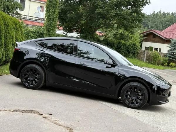 Black Tesla Model Y 2021 in Jurmala, with an engine capacity of 0.00 L and mileage of 87 thousand km for 29950 €, photo 10 on AUTOMOTO.COM.LV