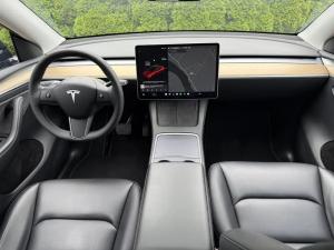 Melns Tesla Model Y 2021 Jūrmala, ar dzinēja tilpumu 0.00 L un nobraukumu 87 tūkst. km par 29950 €, foto 24 vietnē AUTOMOTO.COM.LV