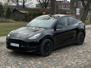 Black Tesla Model Y 2022 in Jelgava, with an engine capacity of 0.00 L and mileage of 63 thousand km for 31490 €, photo 1 on AUTOMOTO.COM.LV