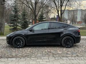 Black Tesla Model Y 2022 in Jelgava, with an engine capacity of 0.00 L and mileage of 63 thousand km for 31490 €, photo 5 on AUTOMOTO.COM.LV