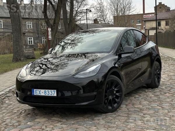 Black Tesla Model Y 2022 in Jelgava, with an engine capacity of 0.00 L and mileage of 63 thousand km for 31490 €, photo 6 on AUTOMOTO.COM.LV