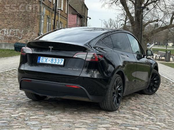 Black Tesla Model Y 2022 in Jelgava, with an engine capacity of 0.00 L and mileage of 63 thousand km for 31490 €, photo 7 on AUTOMOTO.COM.LV