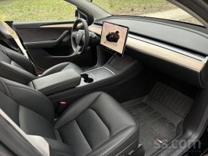 Black Tesla Model Y 2022 in Jelgava, with an engine capacity of 0.00 L and mileage of 63 thousand km for 31490 €, photo 11 on AUTOMOTO.COM.LV
