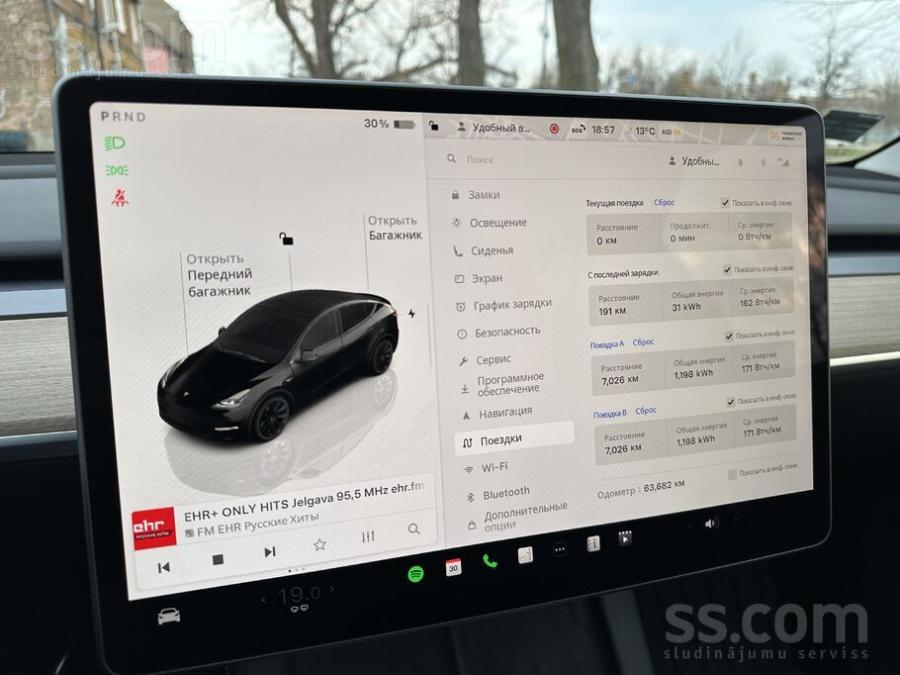 Black Tesla Model Y 2022 in Jelgava, with an engine capacity of 0.00 L and mileage of 63 thousand km for 31490 €, photo 21 on AUTOMOTO.COM.LV