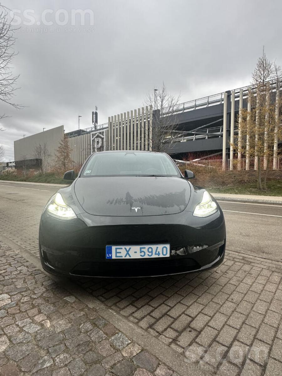 Black Tesla Model Y 2022 in Riga, with an engine capacity of 0.00 L and mileage of 107 thousand km for 31000 €, photo 2 on AUTOMOTO.COM.LV
