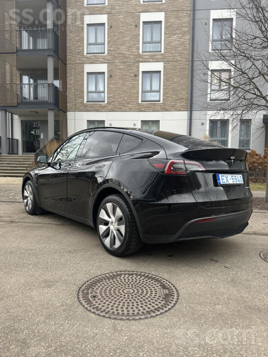 Black Tesla Model Y 2022 in Riga, with an engine capacity of 0.00 L and mileage of 107 thousand km for 31000 €, photo 7 on AUTOMOTO.COM.LV