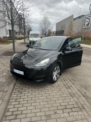 Black Tesla Model Y 2022 in Riga, with an engine capacity of 0.00 L and mileage of 107 thousand km for 31000 €, photo 9 on AUTOMOTO.COM.LV