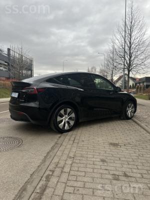 Black Tesla Model Y 2022 in Riga, with an engine capacity of 0.00 L and mileage of 108 thousand km for 31000 €, photo 5 on AUTOMOTO.COM.LV