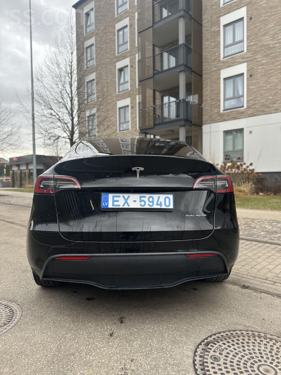 Black Tesla Model Y 2022 in Riga, with an engine capacity of 0.00 L and mileage of 108 thousand km for 31000 €, photo 6 on AUTOMOTO.COM.LV