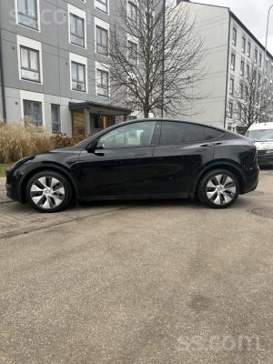 Black Tesla Model Y 2022 in Riga, with an engine capacity of 0.00 L and mileage of 108 thousand km for 31000 €, photo 8 on AUTOMOTO.COM.LV