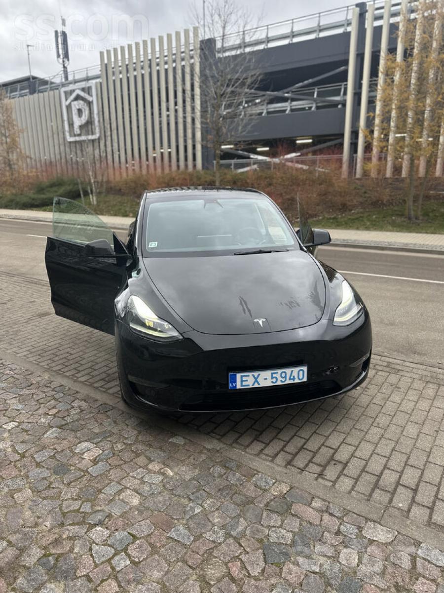 Black Tesla Model Y 2022 in Riga, with an engine capacity of 0.00 L and mileage of 108 thousand km for 31000 €, photo 10 on AUTOMOTO.COM.LV
