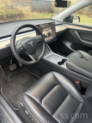 Black Tesla Model Y 2022 in Riga, with an engine capacity of 0.00 L and mileage of 108 thousand km for 31000 €, photo 19 on AUTOMOTO.COM.LV