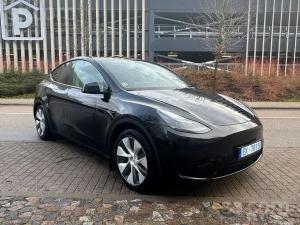 Black Tesla Model Y 2022 in Riga, with an engine capacity of 0.00 L and mileage of 100 thousand km for 31000 €, photo 3 on AUTOMOTO.COM.LV