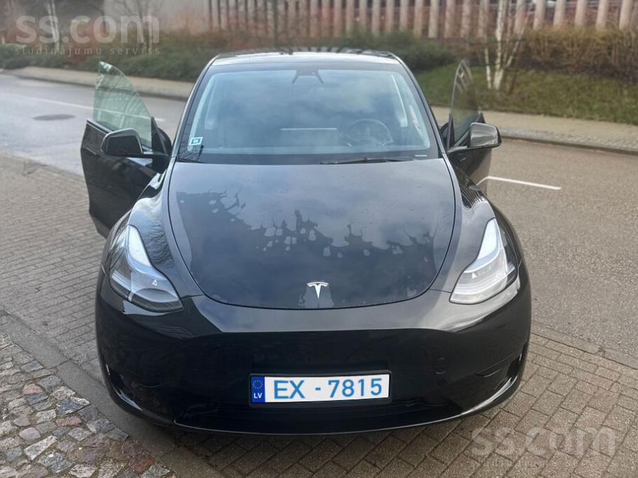 Black Tesla Model Y 2022 in Riga, with an engine capacity of 0.00 L and mileage of 100 thousand km for 31000 €, photo 10 on AUTOMOTO.COM.LV