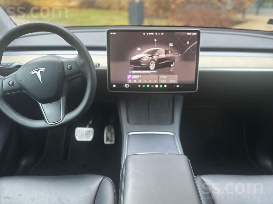 Black Tesla Model Y 2022 in Riga, with an engine capacity of 0.00 L and mileage of 100 thousand km for 31000 €, photo 20 on AUTOMOTO.COM.LV