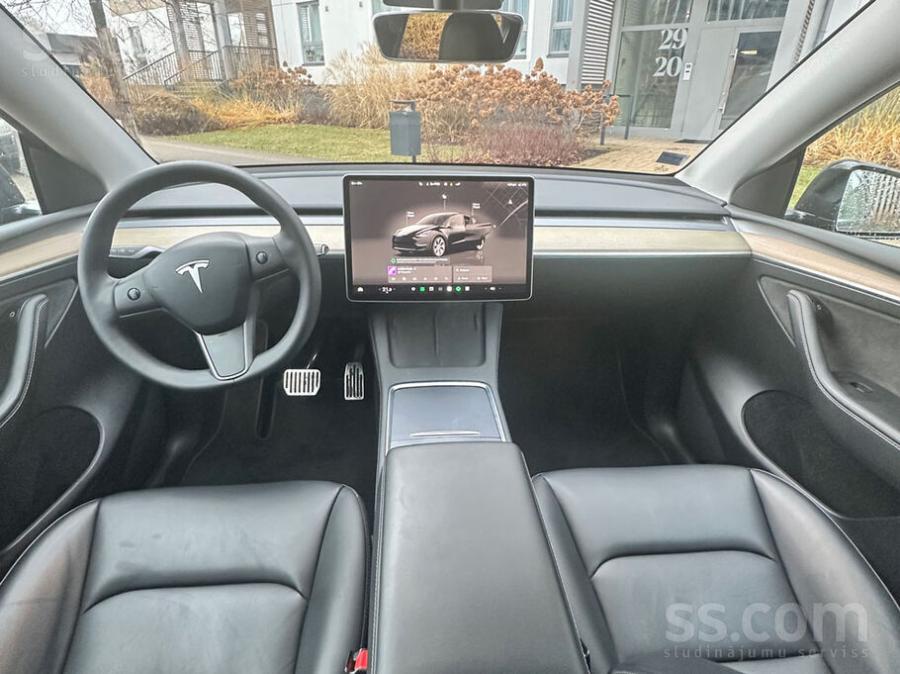 Black Tesla Model Y 2022 in Riga, with an engine capacity of 0.00 L and mileage of 100 thousand km for 31000 €, photo 21 on AUTOMOTO.COM.LV