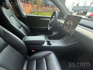 Black Tesla Model Y 2022 in Riga, with an engine capacity of 0.00 L and mileage of 100 thousand km for 31000 €, photo 22 on AUTOMOTO.COM.LV