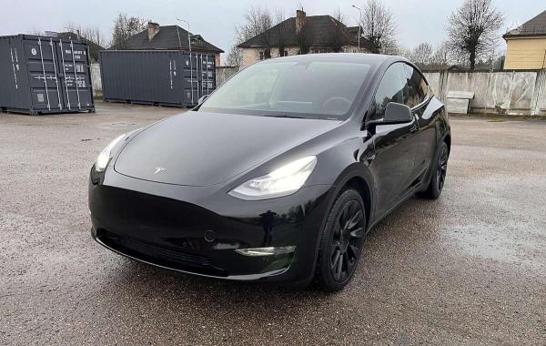 Black Tesla Model Y 2022 in Siauliai, with an engine capacity of 0.00 L and mileage of 58 thousand km for 29900 €, photo 1 on AUTOMOTO.COM.LV