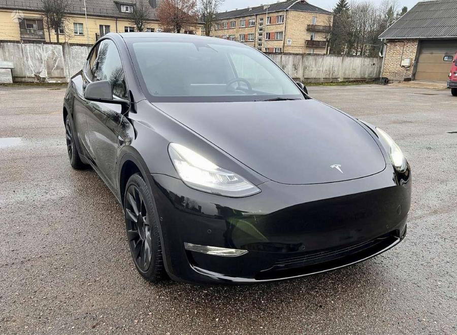 Melns Tesla Model Y 2022 Šauļi, ar dzinēja tilpumu 0.00 L un nobraukumu 58 tūkst. km par 29900 €, foto 3 vietnē AUTOMOTO.COM.LV