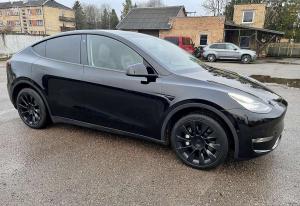 Melns Tesla Model Y 2022 Šauļi, ar dzinēja tilpumu 0.00 L un nobraukumu 58 tūkst. km par 29900 €, foto 4 vietnē AUTOMOTO.COM.LV