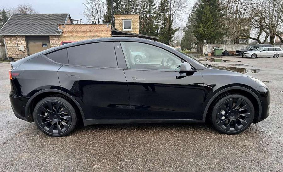 Melns Tesla Model Y 2022 Šauļi, ar dzinēja tilpumu 0.00 L un nobraukumu 58 tūkst. km par 29900 €, foto 5 vietnē AUTOMOTO.COM.LV