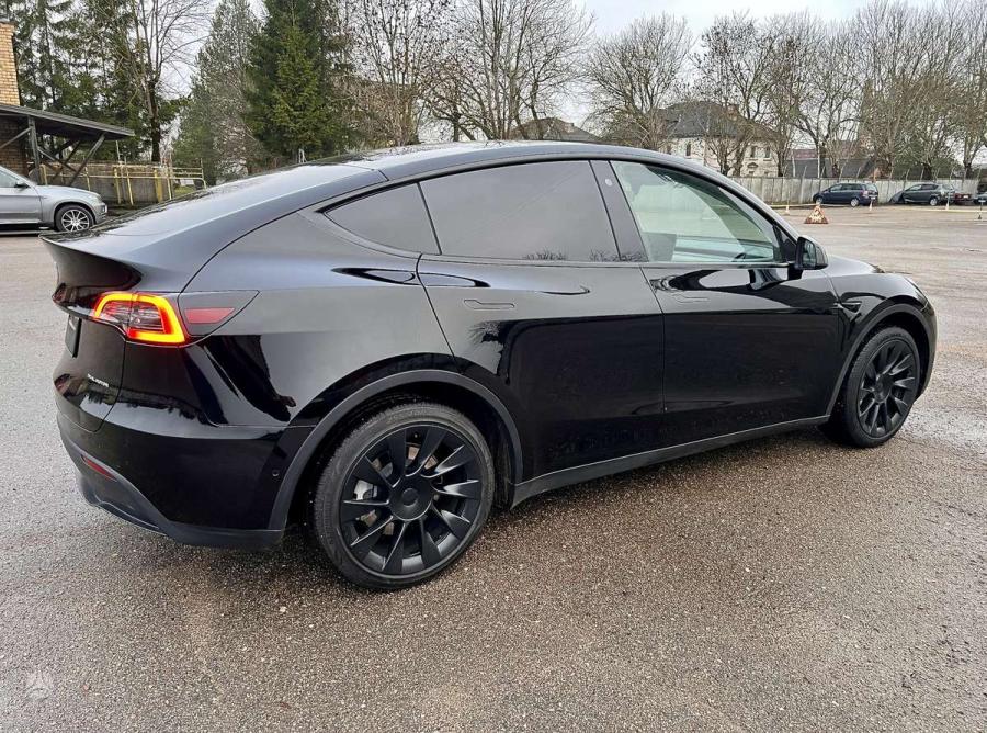 Melns Tesla Model Y 2022 Šauļi, ar dzinēja tilpumu 0.00 L un nobraukumu 58 tūkst. km par 29900 €, foto 6 vietnē AUTOMOTO.COM.LV