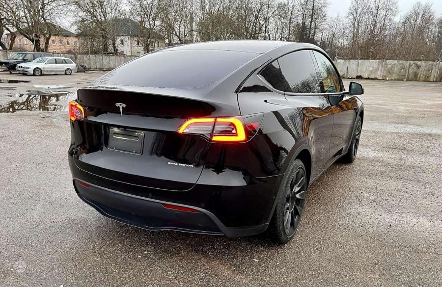 Melns Tesla Model Y 2022 Šauļi, ar dzinēja tilpumu 0.00 L un nobraukumu 58 tūkst. km par 29900 €, foto 7 vietnē AUTOMOTO.COM.LV