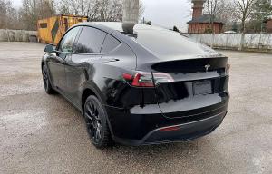 Melns Tesla Model Y 2022 Šauļi, ar dzinēja tilpumu 0.00 L un nobraukumu 58 tūkst. km par 29900 €, foto 9 vietnē AUTOMOTO.COM.LV