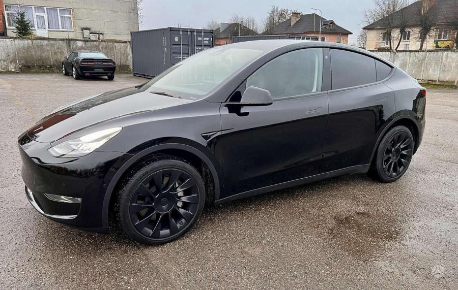 Melns Tesla Model Y 2022 Šauļi, ar dzinēja tilpumu 0.00 L un nobraukumu 58 tūkst. km par 29900 €, foto 11 vietnē AUTOMOTO.COM.LV