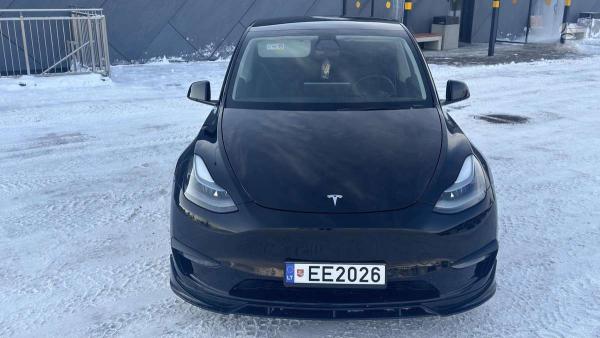 Black Tesla Model Y 2022 in Jonava, with an engine capacity of 0.00 L and mileage of 44 thousand km for 38500 €, photo 2 on AUTOMOTO.COM.LV