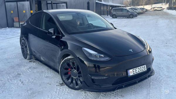 Black Tesla Model Y 2022 in Jonava, with an engine capacity of 0.00 L and mileage of 44 thousand km for 38500 €, photo 3 on AUTOMOTO.COM.LV