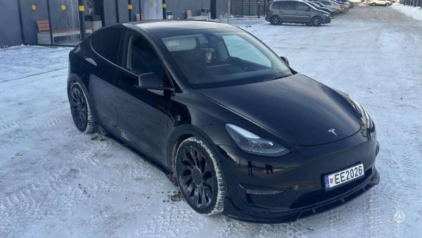 Black Tesla Model Y 2022 in Jonava, with an engine capacity of 0.00 L and mileage of 44 thousand km for 38500 €, photo 11 on AUTOMOTO.COM.LV