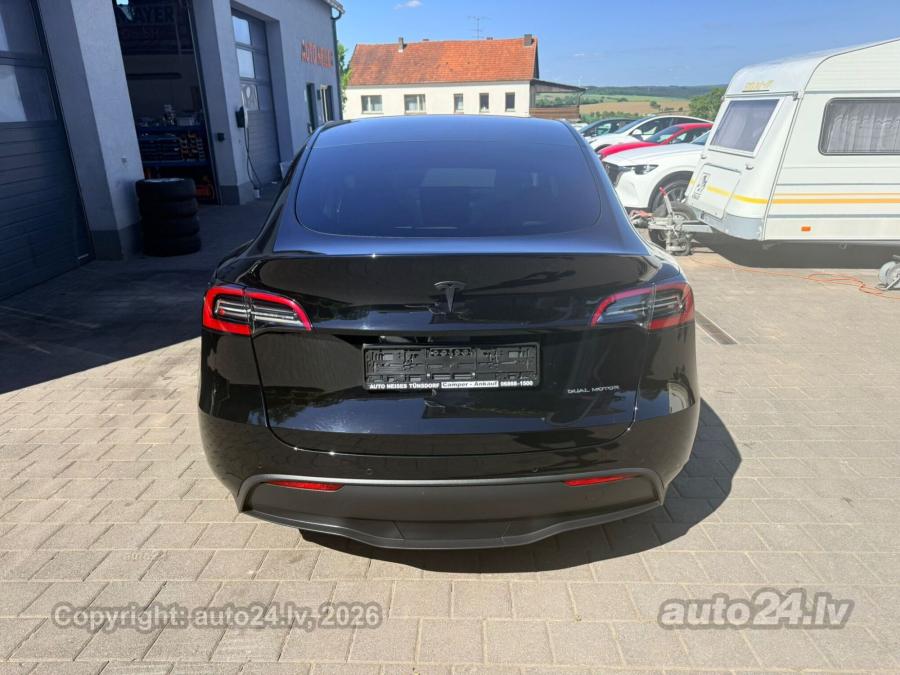 Black Tesla Model Y 2022 in Tallinn, with an engine capacity of 0.00 L and mileage of 93 thousand km for 34990 €, photo 3 on AUTOMOTO.COM.LV