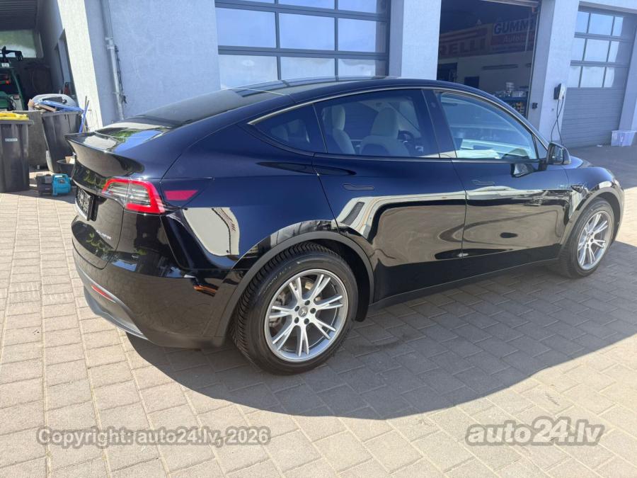 Black Tesla Model Y 2022 in Tallinn, with an engine capacity of 0.00 L and mileage of 93 thousand km for 34990 €, photo 5 on AUTOMOTO.COM.LV