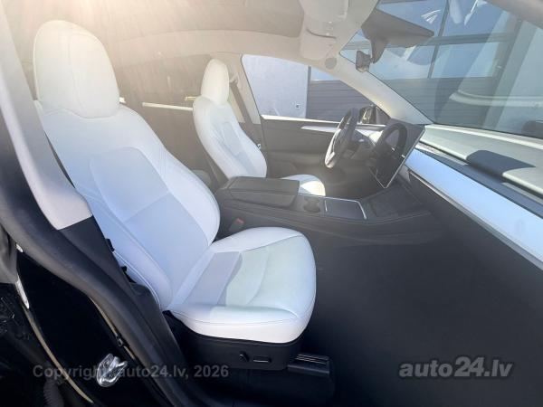 Black Tesla Model Y 2022 in Tallinn, with an engine capacity of 0.00 L and mileage of 93 thousand km for 34990 €, photo 7 on AUTOMOTO.COM.LV