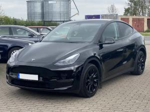 Black Tesla Model Y 2022 in Riga, with an engine capacity of 0.00 L and mileage of 6 thousand km for 56000 €, photo  on AUTOMOTO.COM.LV