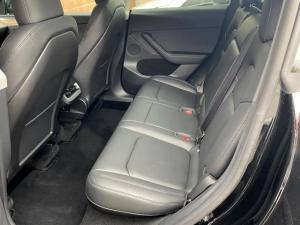 Black Tesla Model Y 2022 in Riga, with an engine capacity of 0.00 L and mileage of 6 thousand km for 56000 €, photo 3 on AUTOMOTO.COM.LV
