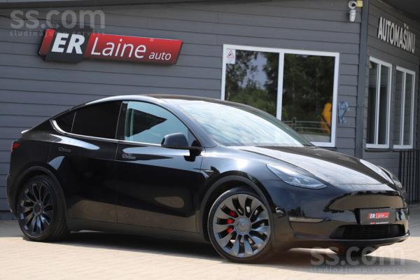 Black Tesla Model Y 2022 in Tukums, with an engine capacity of 0.00 L and mileage of 136 thousand km for 33000 €, photo 5 on AUTOMOTO.COM.LV