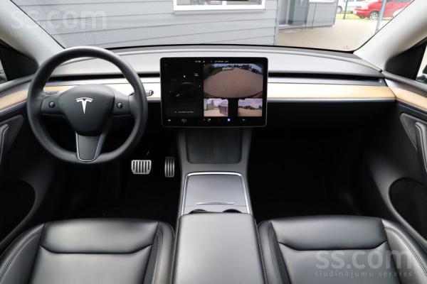 Black Tesla Model Y 2022 in Tukums, with an engine capacity of 0.00 L and mileage of 136 thousand km for 33000 €, photo 7 on AUTOMOTO.COM.LV