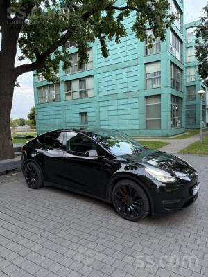 Black Tesla Model Y 2022 in Riga, with an engine capacity of 0.00 L and mileage of 70 thousand km for 34900 €, photo 5 on AUTOMOTO.COM.LV