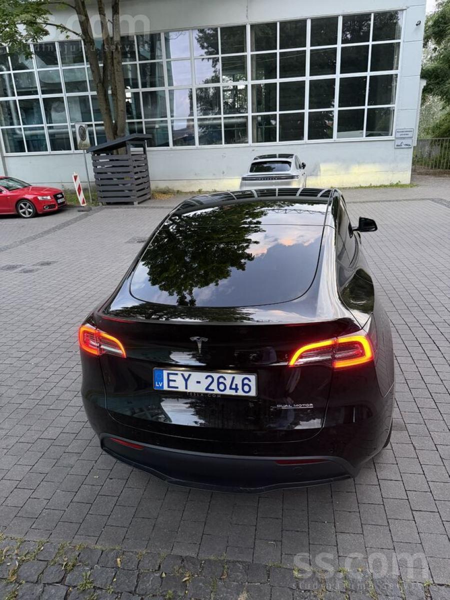 Black Tesla Model Y 2022 in Riga, with an engine capacity of 0.00 L and mileage of 70 thousand km for 34900 €, photo 7 on AUTOMOTO.COM.LV