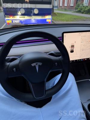 Black Tesla Model Y 2022 in Riga, with an engine capacity of 0.00 L and mileage of 70 thousand km for 34900 €, photo 9 on AUTOMOTO.COM.LV