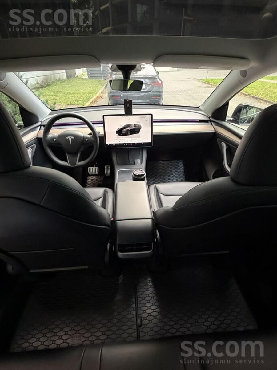Black Tesla Model Y 2022 in Riga, with an engine capacity of 0.00 L and mileage of 70 thousand km for 34900 €, photo 11 on AUTOMOTO.COM.LV