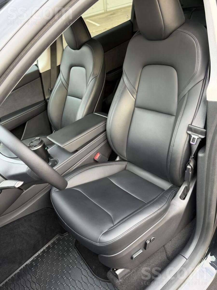 Black Tesla Model Y 2022 in Riga, with an engine capacity of 0.00 L and mileage of 70 thousand km for 34900 €, photo 13 on AUTOMOTO.COM.LV