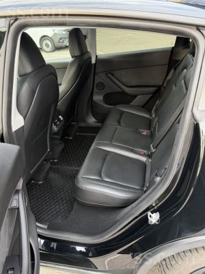 Black Tesla Model Y 2022 in Riga, with an engine capacity of 0.00 L and mileage of 70 thousand km for 34900 €, photo 14 on AUTOMOTO.COM.LV