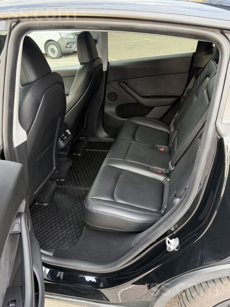 Black Tesla Model Y 2022 in Riga, with an engine capacity of 0.00 L and mileage of 70 thousand km for 34900 €, photo 14 on AUTOMOTO.COM.LV